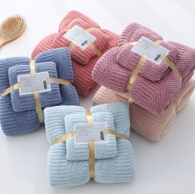 China Custom Microfiber Quick Dry Plush Coral Fleece Soft Towel Set Hotel Badhanddoeken 250gm Te koop