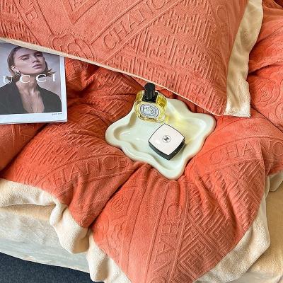Cina 100% tessuto di poliestere Set di biancheria da letto invernale Disegno con letto di lusso e comodino king size in vendita