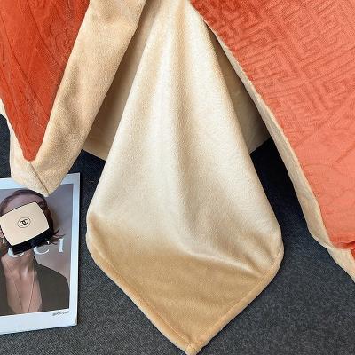 Cina 100% tessuto di poliestere Set di biancheria da letto invernale Disegno con letto di lusso e comodino king size in vendita
