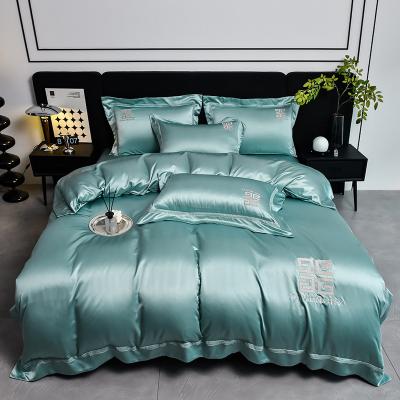 Cina Semplice stile personalizzato Luxury ricamato designer set di biancheria da letto con dimensioni personalizzate in vendita