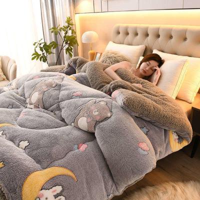 China Gepersonaliseerde kleur Verdikte lamsvlies dekbed Zachte chemische vezel dekbed Beddek Te koop
