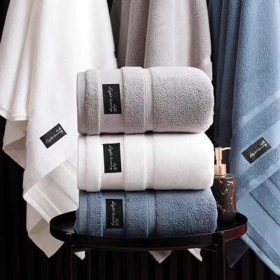 Cina Logo personalizzato Set di asciugamani in cotone di lusso Super assorbente e morbido per il bagno dell' hotel in vendita
