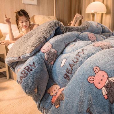 Cina Letto d'albergo di grandezza Queen Microfiber Quilt con disegno personalizzato e modello stampato in vendita