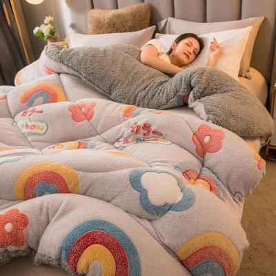 Cina Letto d'albergo di grandezza Queen Microfiber Quilt con disegno personalizzato e modello stampato in vendita