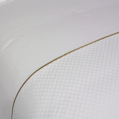 Cina Lenzuola da letto per hotel in cotone al 100% con 300c di filati e riempimento a Goose Down in vendita
