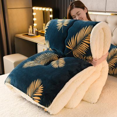 Cina Set di biancheria da letto di taglia personalizzata Spessore di velluto di agnello caldo con tessuto 100% poliestere in vendita