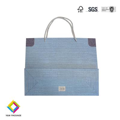 Cina Sacchetti di carta bianca blu di lusso per imballaggi regalo con maniglia a nastro in vendita