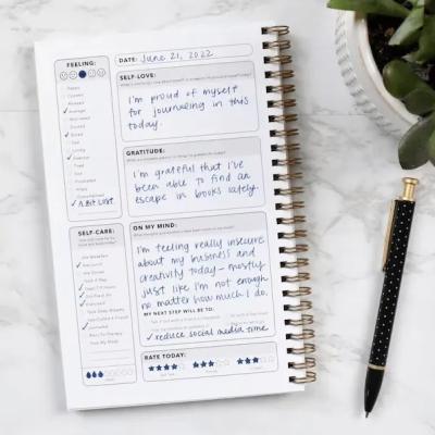 Cina Migliora il tuo percorso artistico con un taccuino A5 a spirale con copertina rigida e design in rilievo in vendita