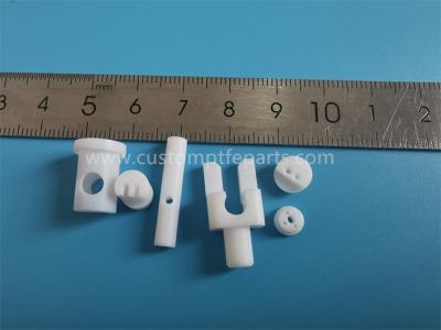 中国 ぎざぎざ自由なPTFEは部品RFのコネクターの接着剤の穴を機械で造った 販売のため