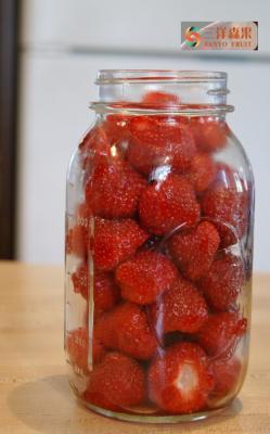 China Seedless Canned Strawberries Organic Canned Fruit for sale