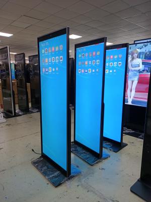 Cina Elegante Display di segnaletica digitale a terra Wi-Fi schermo LCD chiosco totem 55 pollici in vendita