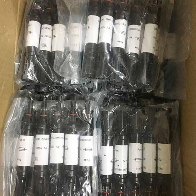 DC 1000V Inline PPO Black Solar Fuse Connector - Side View