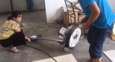 中国 アルミニウム ボディを持つ17インチのビニールの床の緩衝スクラバー 販売のため