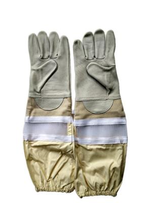 China Economic Sheepskin Beekeeping Gloves with Anti-Sting Protection and 480mm-520mm Length for sale