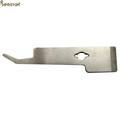 China Stainless Steel J Hook Hive Tool with Sanding Surface Treatment and 157mm Length for Beekeeping for sale