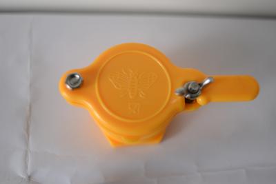 China Nylon Honey Gate with 4cm Inner Diameter and 4.4cm Outer Diameter for Beekeeping Honey Flow Regulator for sale