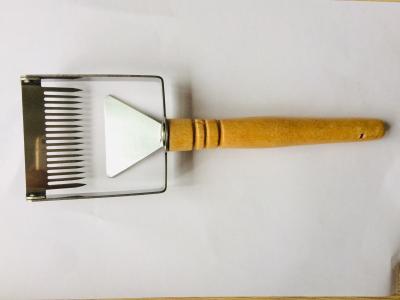 China Beestar 17 Needles Wooden Handle Uncappping Fork Special Design Uncapping Tool For Harvesting Honey for sale