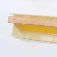 China Durable Food Grade Plastic Queen Bee Controller Double Frame for Efficient Queen Rearing 487*90*240mm for sale