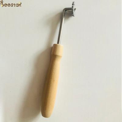 China Beekeeper Beehive Tools Wooden Handle Spur Embedder With Small Gear For Beekeeping for sale