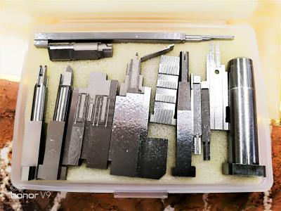 China Zusatz-Einsatz Cnc-Präzisionsteil-sterben Plastikspritzen-Teile zu verkaufen