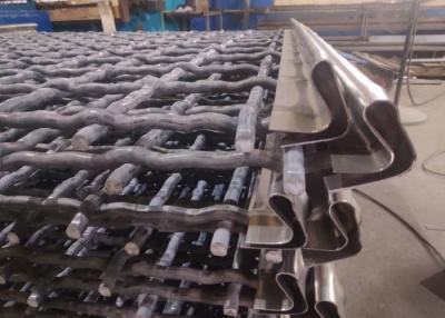 중국 직업적인 봄 강철 바위 쇄석기 스크린에 의하여 주문을 받아서 만들어지는 구멍 유형 판매용