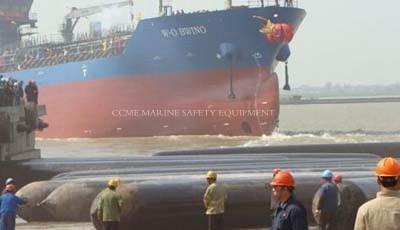 China Floating Pneumatic Ship Launching Airbags Inflatable Ship Marine Rubber Airbag for sale