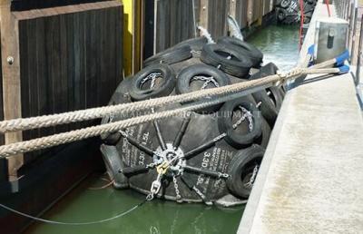 China Marine Pneumatic Rubber Fender For Docks And Ship for sale