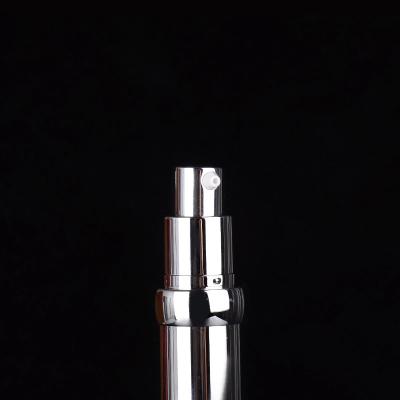 Cina PP 15ml 20ml 30ml Pompa di lozione senza aria Bottiglia di forma cilindrica (MC-203) in vendita
