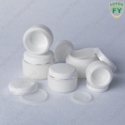 Cina Barattoli rotondi di imballaggio di plastica 15g per l'imballaggio della crema di cura di pelle in vendita