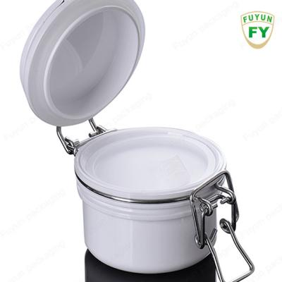 Cina 120ml Candy bianco fanno un spuntino i barattoli dell'imballaggio di plastica con Flip Top Stainless Metal Lock in vendita