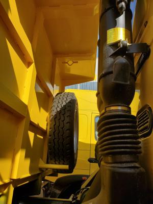 Cina pneumatici senza tubi alta potenza Sinotruk 6X4 camion spazzatura HOWO 10 ruote camion pesante in vendita
