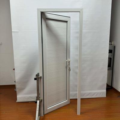 China Chinesische hochwertige Hardware und Wetterbeständigkeit PVC Scharniertür für Wohngebäude zu verkaufen