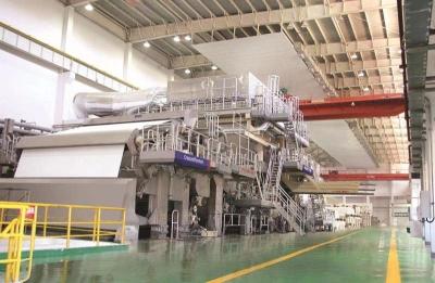 Cina macchina 200m/Min For Packaging di fabbricazione di carta della fodera di Kraft della macchina continua per carta di 2400mm in vendita