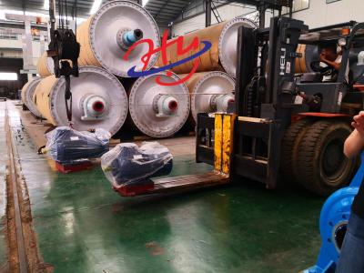 Cina Ricicli la carta della fodera di Kraft della macchina di fabbricazione di carta ha ondulato la macchina di fabbricazione di carta da vendere in vendita