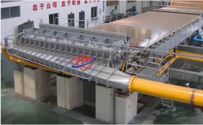 中国 2100mmは工場から機械に50 M/Minを作る段ボール紙ロールを 販売のため