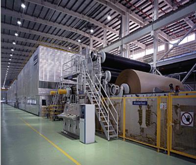 China Gerollte aufbereitete Kraftpapier-Herstellungs-Maschinerie 300m/Min zu verkaufen