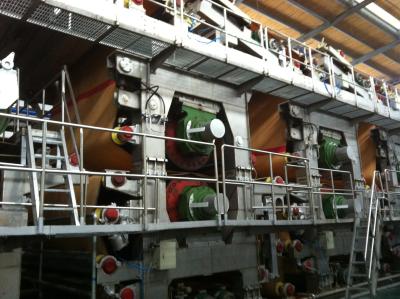 China Kraftpapier-papiermachine voor verkoop 2600mm pulpraad Te koop