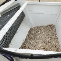 China 1400 mm Cleaning Width Vibrating Screen Beach Cleaning Machine for Debris Removal for sale