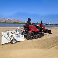 China Tractor Mounted Vibrating Screen Hydraulically Controlled for Speed Beach Sand Cleaning for sale