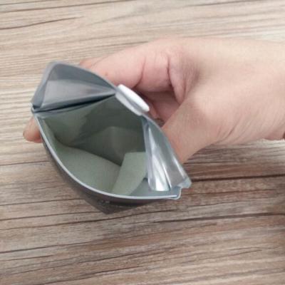 Cina Il Silkscreen portatile del portacenere della tasca di piccolo viaggio di plastica del PVC ha stampato in vendita