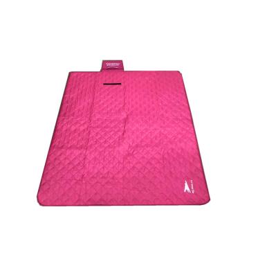 Cina Customize Polyester Folding Picnic Mat Soft Beach Blanket Moisture Proof in vendita