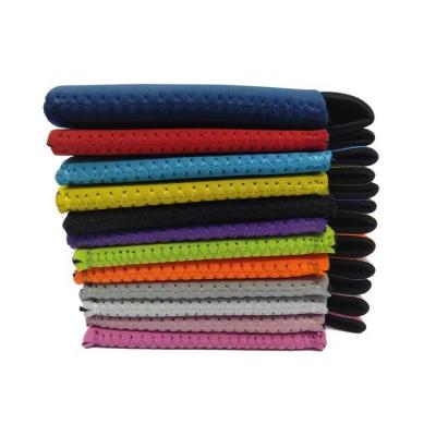 Cina La sublimazione impermeabile di Koozies della birra del neoprene 12OZ ha isolato le maniche della latta del neoprene in vendita