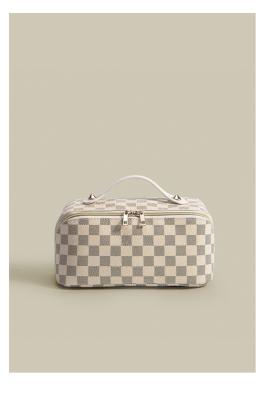 China High End Leather Lining Makeup Bag Multiple Layers Large Capacity for sale