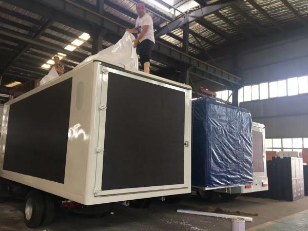 Quality LED Mobile Digital Led Adversting Advertise Billboard Screen Box for sale