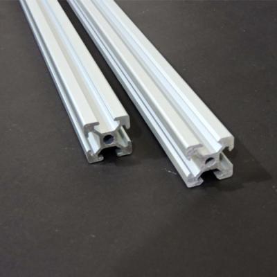Cina L'estrusione di alluminio d'argento o su misura 6005-T5 profila la ferrovia di scaffale fotovoltaica del montaggio del modulo per i sistemi solari in vendita