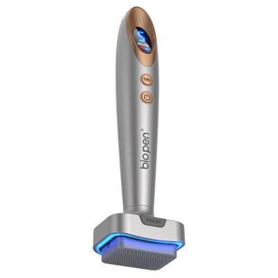 China Professional 4D Synergy Follicle Activation Microneedling Device with Wireless Power Model and Red & Blue LED Therapy for sale