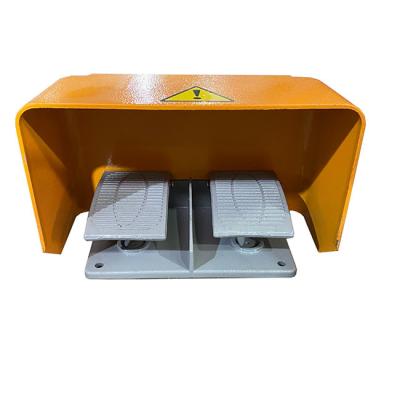 Cina L'ascensore su ordinazione di forbici doppie trasversali presenta 2500kg che le Tabelle di ascensore elettriche di forbici con il PVC hanno corrugato la gonna 1100mm in vendita