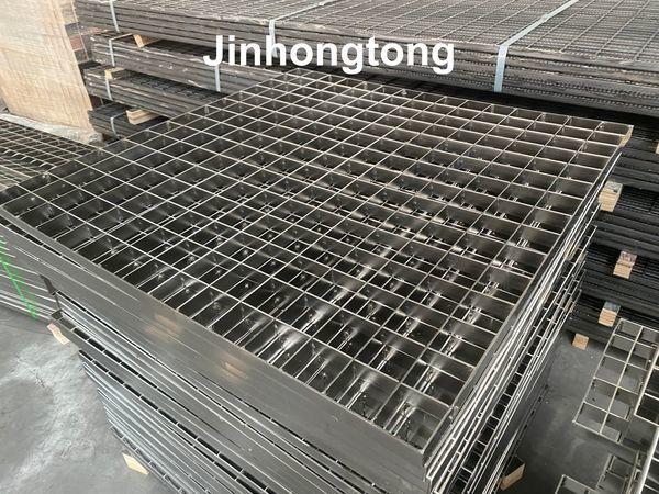 Industrial steel grating with bright surface