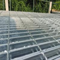 China Industrial Stainless Steel Grating Heavy Duty 128kg Load Capacity for Walkways and Platforms for sale
