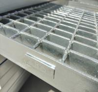 China Industrial Stainless Steel Grating Heavy Duty 128kg Load Capacity for Walkways and Platforms for sale